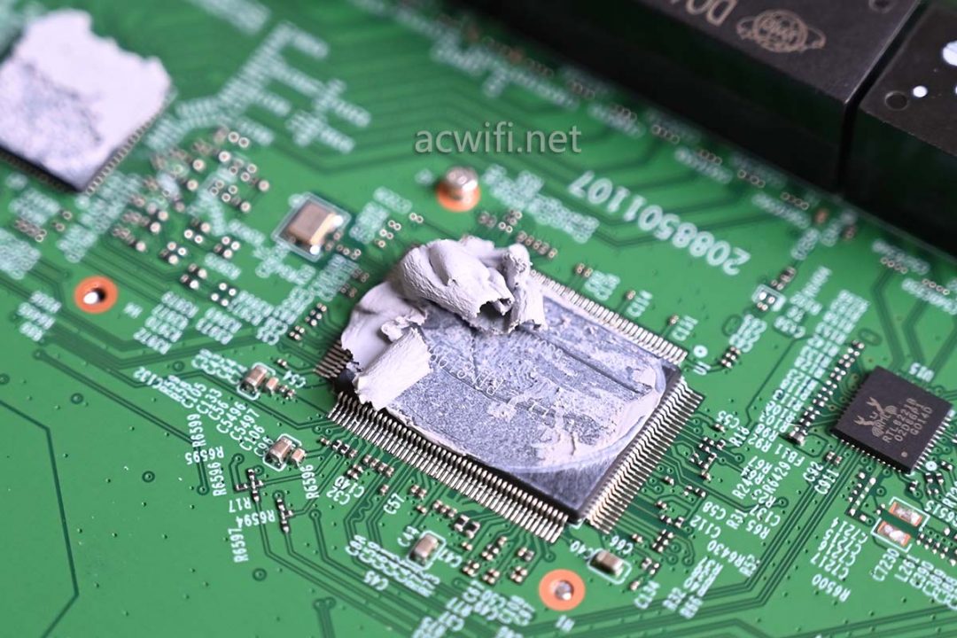 TL-R5009PE-AC 拆机 跟便宜一半的R5005P有什么不同？-路由器交流